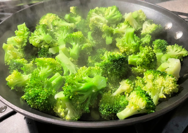 Lemon Garlic Broccoli - The Busy Vegetarian